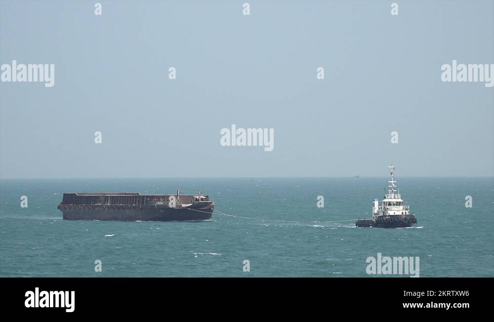 Towing shipping Stock Videos & Footage - HD and 4K Video Clips - Alamy