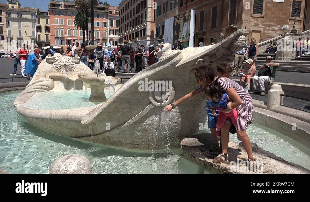 Piazza di Spagna Rome Italy Crowd People Tourists Walking Square Urban ...