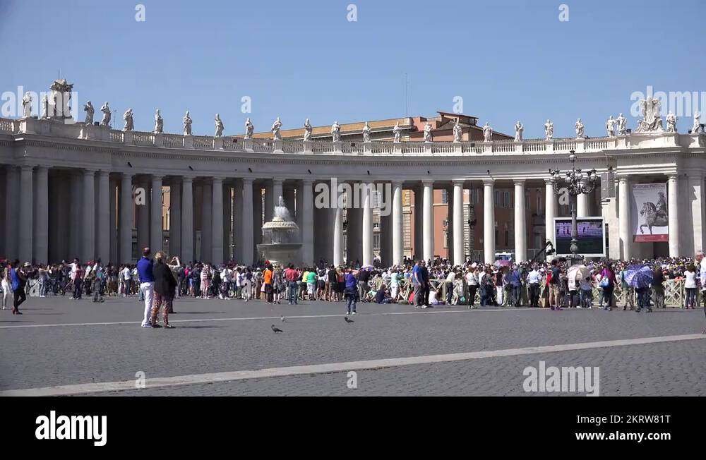 4K Vatican Rome Saint Peter's Square Crowd People Tourists St Peter's ...