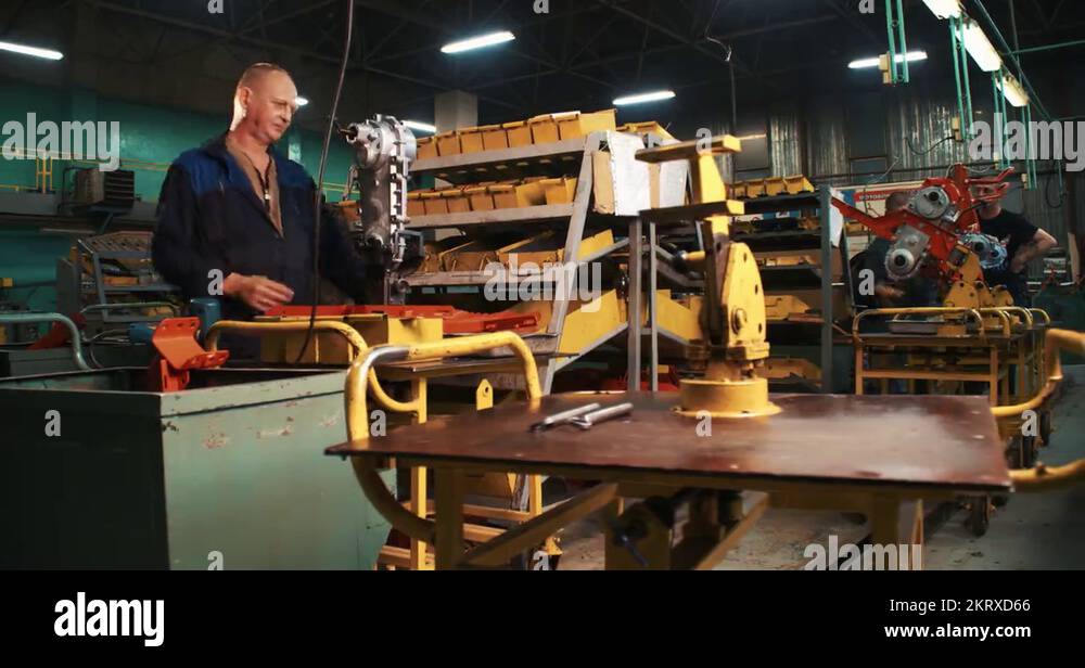 Motor transport mechanic Stock Videos & Footage - HD and 4K Video Clips ...