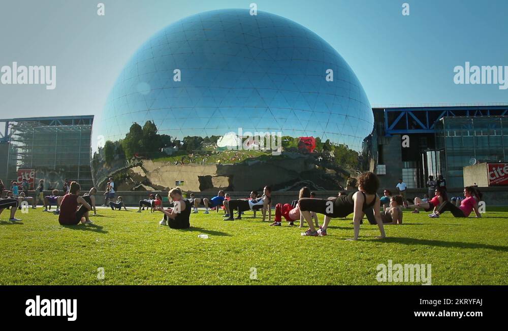 Paris training Stock Videos & Footage - HD and 4K Video Clips - Alamy