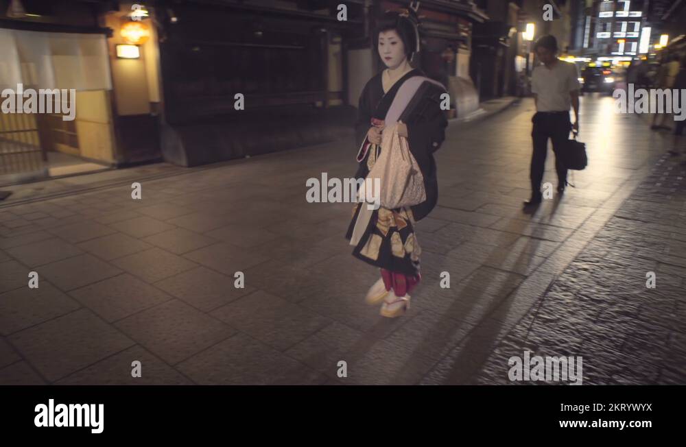 Geisha walking Stock Videos & Footage - HD and 4K Video Clips - Alamy