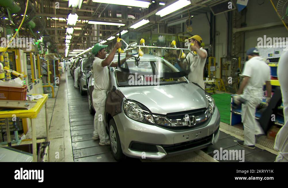 Honda automobile Stock Videos & Footage - HD and 4K Video Clips - Alamy