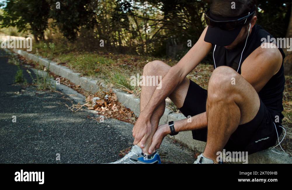 Running injury man Stock Videos & Footage - HD and 4K Video Clips - Alamy