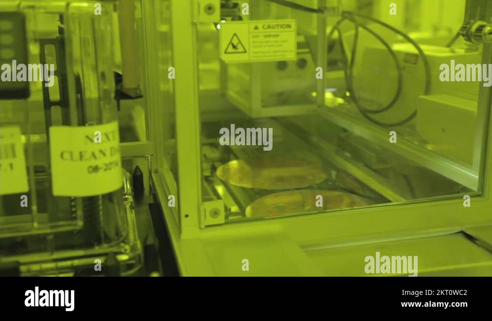 Semiconductor wafers Stock Videos & Footage - HD and 4K Video Clips - Alamy