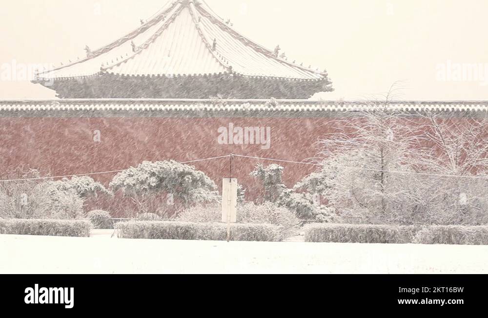 Chinese winter, snow falling, palace Stock Video Footage - Alamy