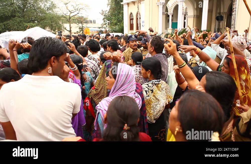 Indian crowd Stock Videos & Footage - HD and 4K Video Clips - Alamy