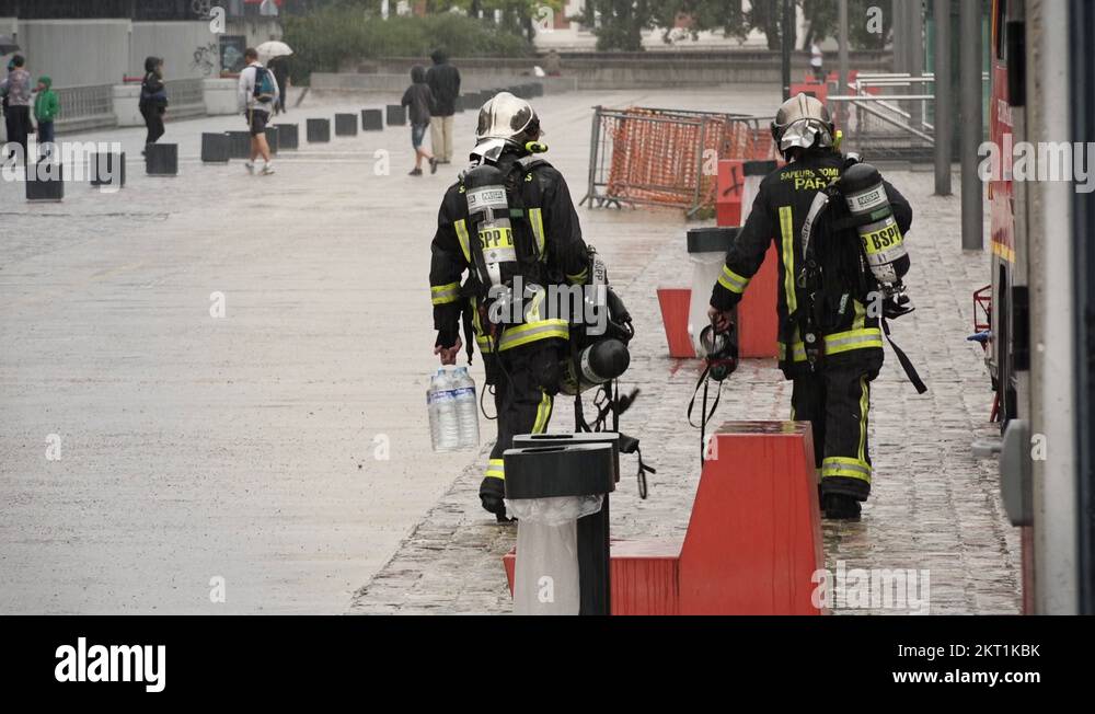 Paris firefighters Stock Videos & Footage - HD and 4K Video Clips - Alamy