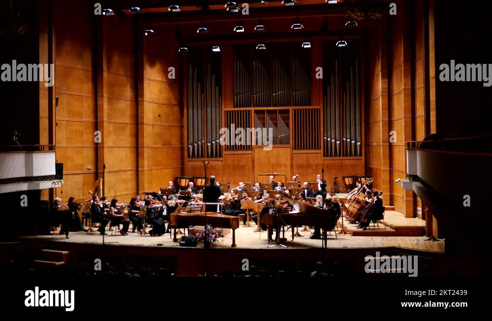 Conductor applause Stock Videos & Footage - HD and 4K Video Clips - Alamy