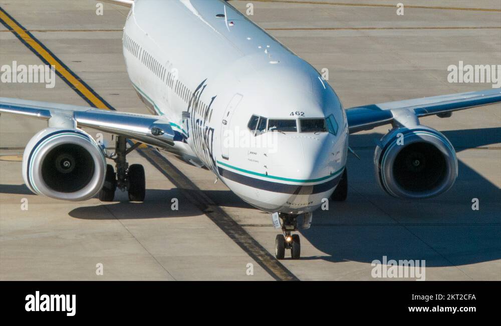 Alaska airlines boeing 737 Stock Videos & Footage - HD and 4K Video ...