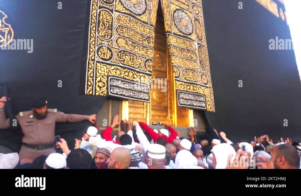 Pilgrims in front of Kaaba door (Multazam) inside Masjidil Haram Stock ...