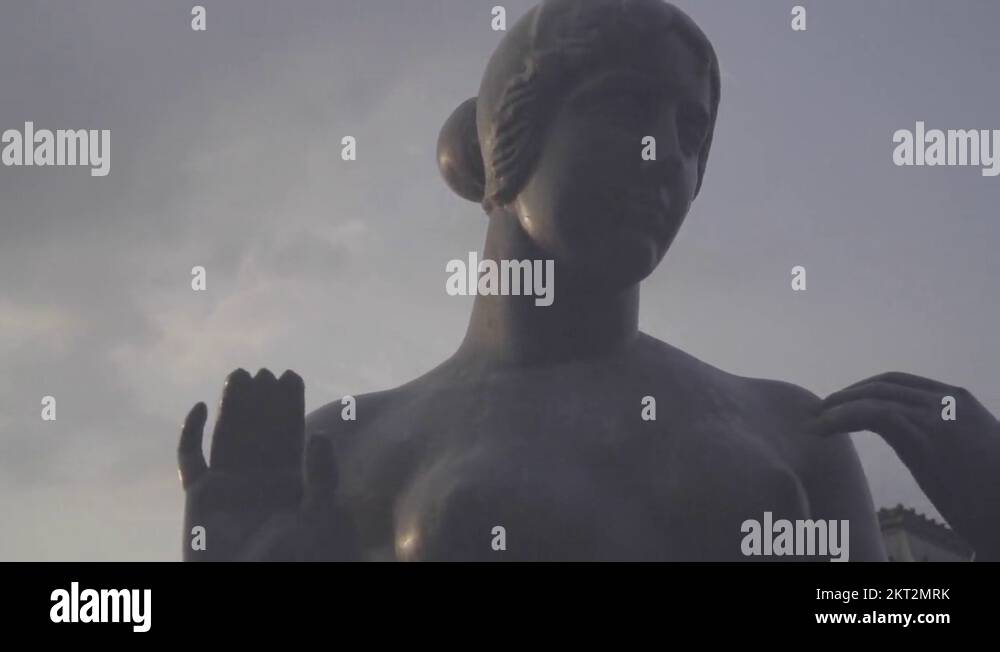 Statue venus Stock Videos & Footage - HD and 4K Video Clips - Alamy