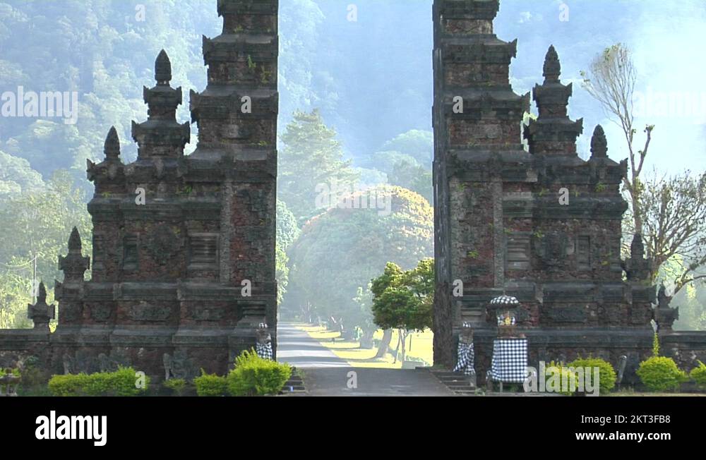 Balinese temple gate Stock Videos & Footage - HD and 4K Video Clips - Alamy