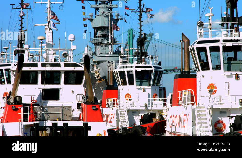 4K, UHD, Cargo Container Ship and Pusher Tugs in The Sea Port of Los ...