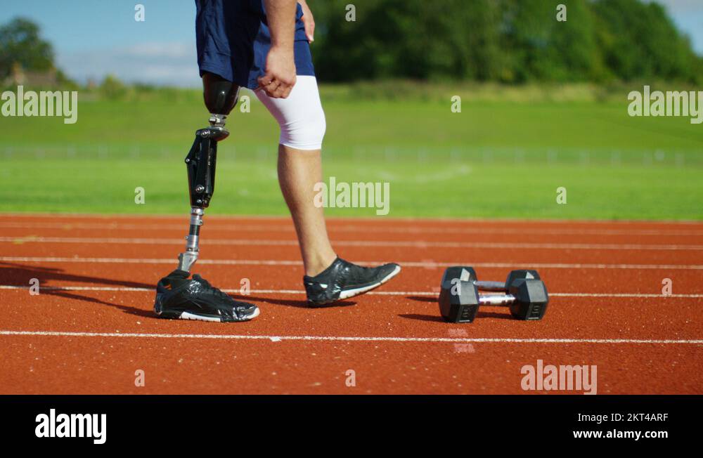 4K Disabled athlete with prosthetic leg working out with weights ...