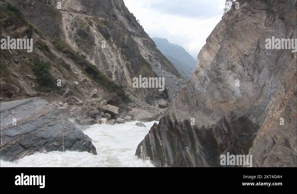 Yangtze gorge Stock Videos & Footage - HD and 4K Video Clips - Alamy