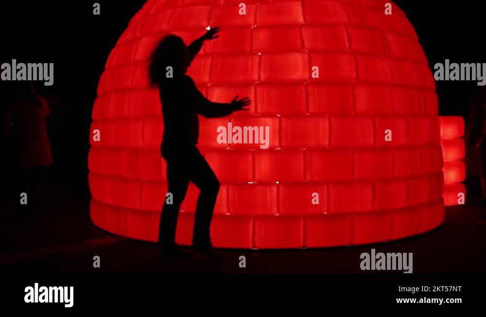 Igloo silhouette Stock Videos & Footage - HD and 4K Video Clips - Alamy