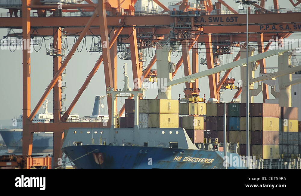 Containers ship loading Stock Videos & Footage - HD and 4K Video Clips ...