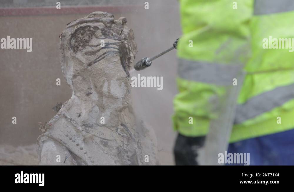 Bronze statue clean Stock Videos & Footage - HD and 4K Video Clips - Alamy