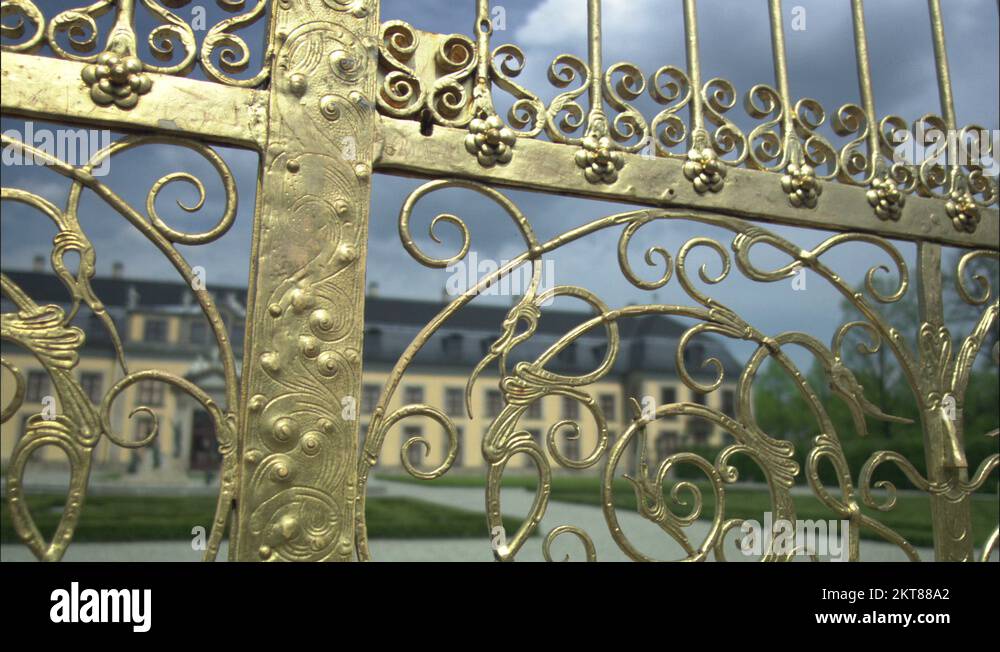 Castles gates Stock Videos & Footage - HD and 4K Video Clips - Alamy