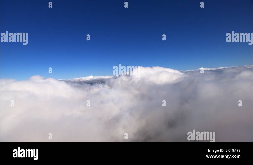 Flying through cloud Stock Videos & Footage - HD and 4K Video Clips - Alamy