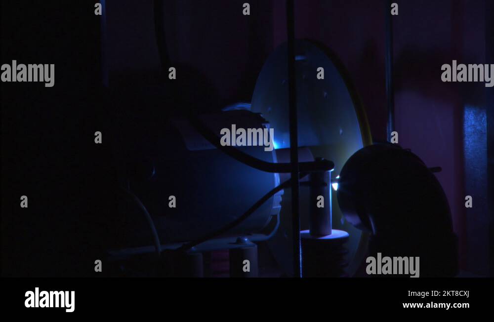 Tesla coil apparatus with electrical discharge flaring toward plate at ...