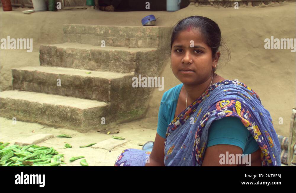 Indian girl sari Stock Videos & Footage - HD and 4K Video Clips - Alamy