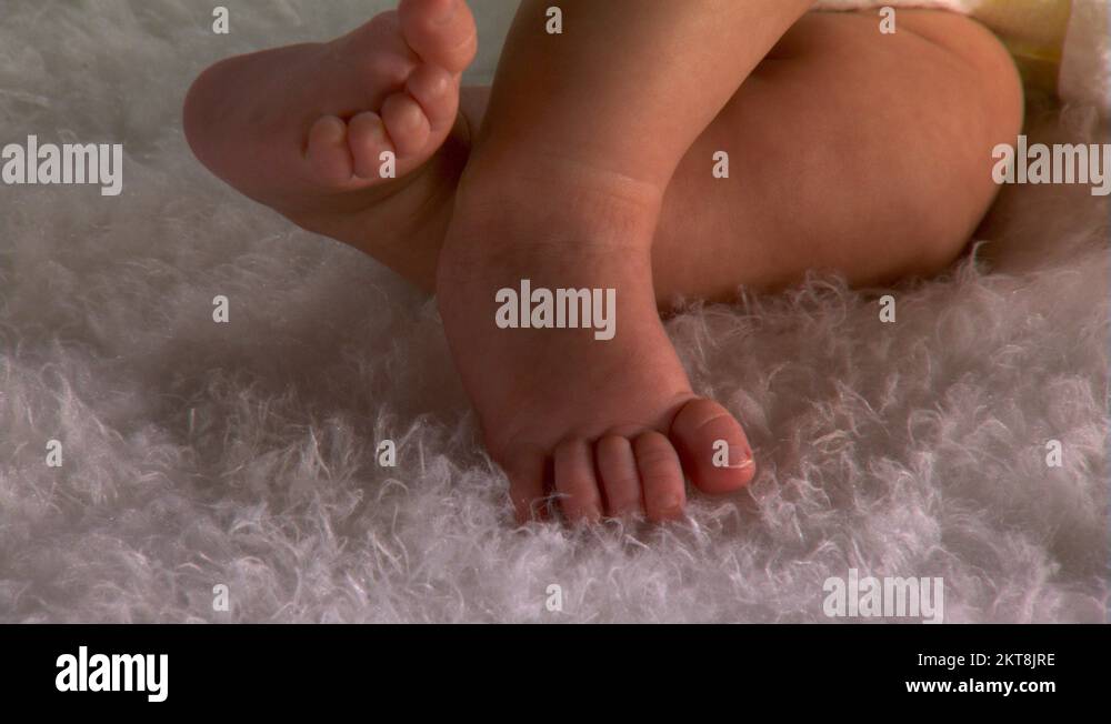 Flexing feet Stock Videos & Footage - HD and 4K Video Clips - Alamy