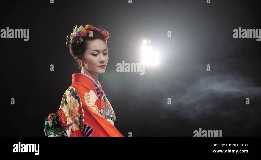 4K beautiful Japanese geisha dancing on stage and posing for the camera ...