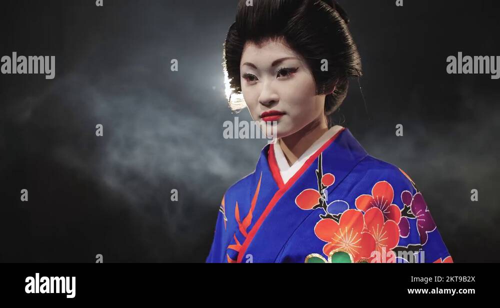 4K beautiful Japanese geisha dancing on stage and posing for the camera ...