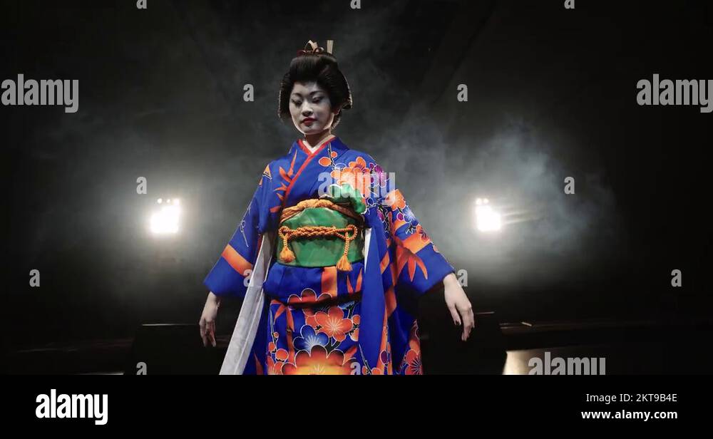 4K beautiful Japanese geisha dancing on stage and posing for the camera ...