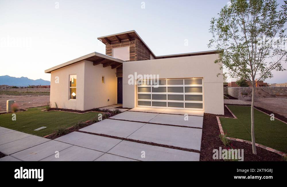 Boxy architecture Stock Videos & Footage - HD and 4K Video Clips - Alamy
