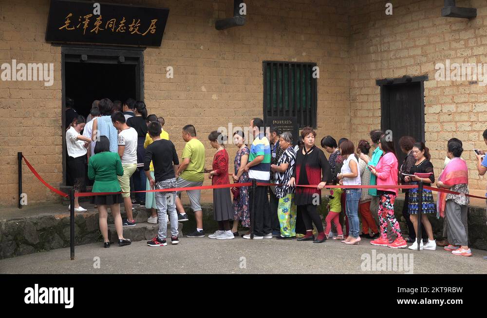Chinese tourists line up to visit the home of Mao Zedong in Shaoshan ...