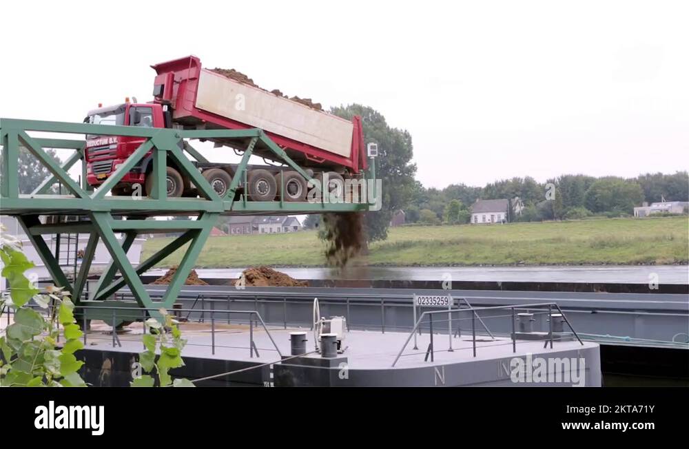 Truck ship unloading Stock Videos & Footage - HD and 4K Video Clips - Alamy