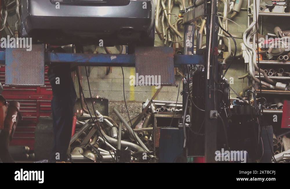 Body shop Stock Videos & Footage - HD and 4K Video Clips - Alamy