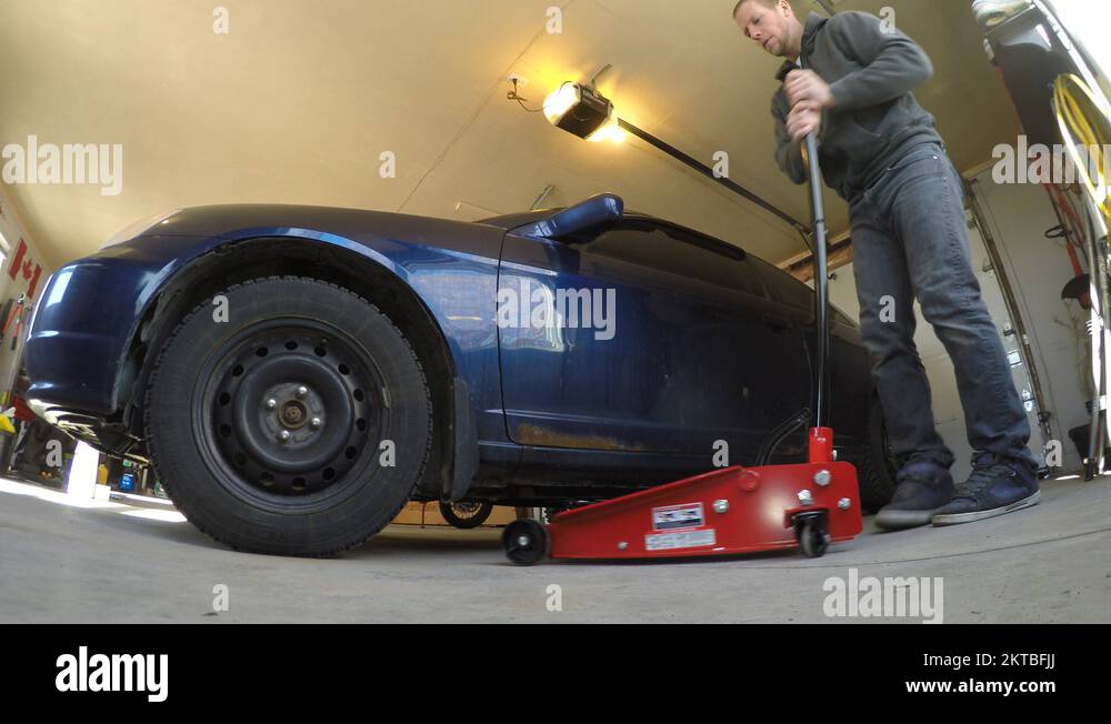 Hydraulic floor jack Stock Videos & Footage - HD and 4K Video Clips - Alamy