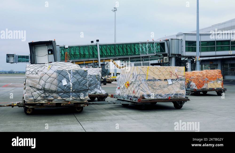 Airplane cargo shipment Stock Videos & Footage - HD and 4K Video Clips ...