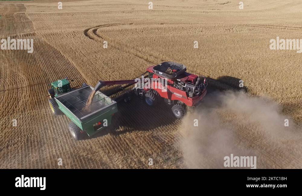 Usa combine harvester Stock Videos & Footage - HD and 4K Video Clips ...