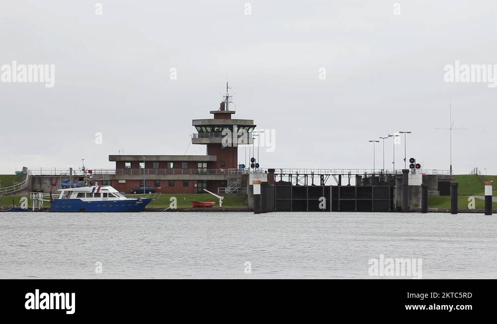 Open sluice gate gates Stock Videos & Footage - HD and 4K Video Clips ...