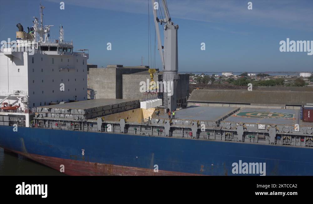 Cargo hatch ship Stock Videos & Footage - HD and 4K Video Clips - Alamy