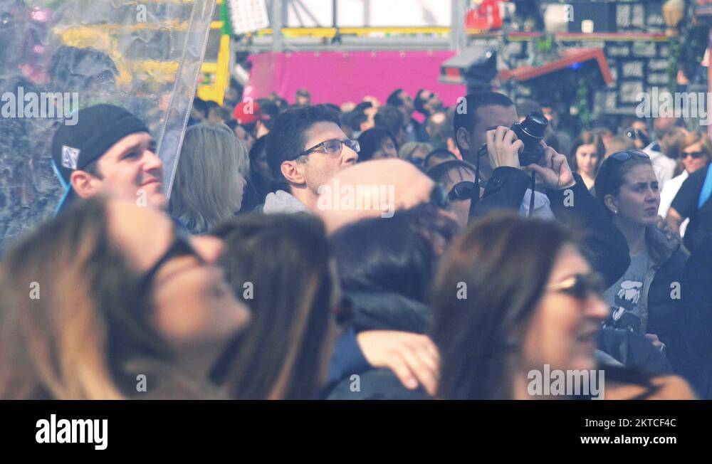 Action crowd stand Stock Videos & Footage - HD and 4K Video Clips - Alamy