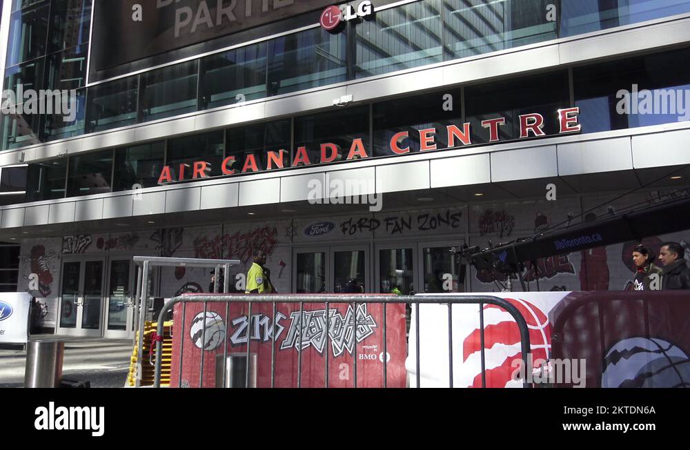 Centre air canada Stock Videos & Footage - HD and 4K Video Clips - Alamy