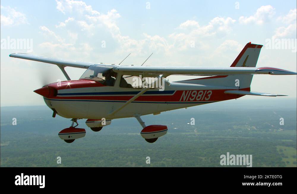 Cessna 172 Air To Air Wing Wag Stock Video Footage - Alamy