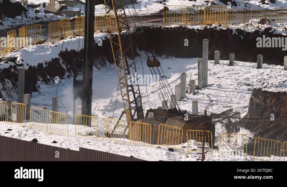 Hammer piling rig Stock Videos & Footage - HD and 4K Video Clips - Alamy