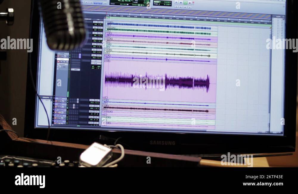 Sound waves computer Stock Videos & Footage - HD and 4K Video Clips - Alamy