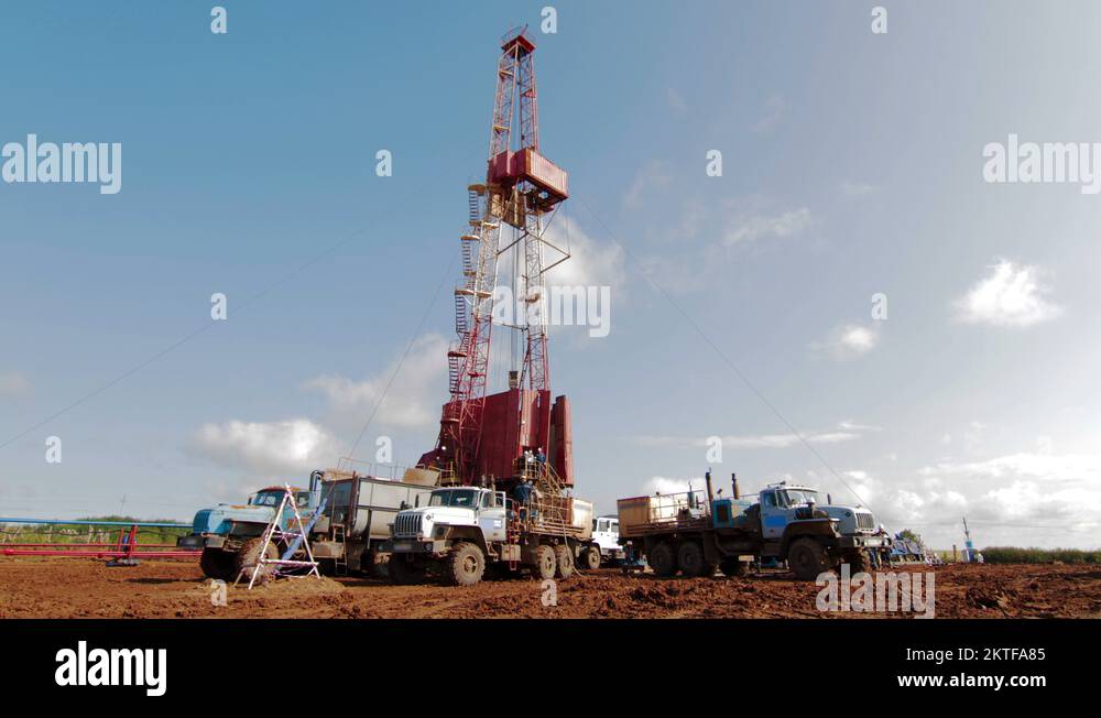 Lake oil rig Stock Videos & Footage - HD and 4K Video Clips - Alamy