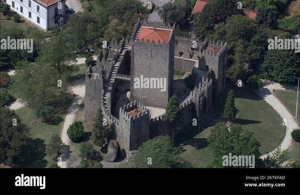 Castelo de guimaraes Stock Videos & Footage - HD and 4K Video Clips - Alamy