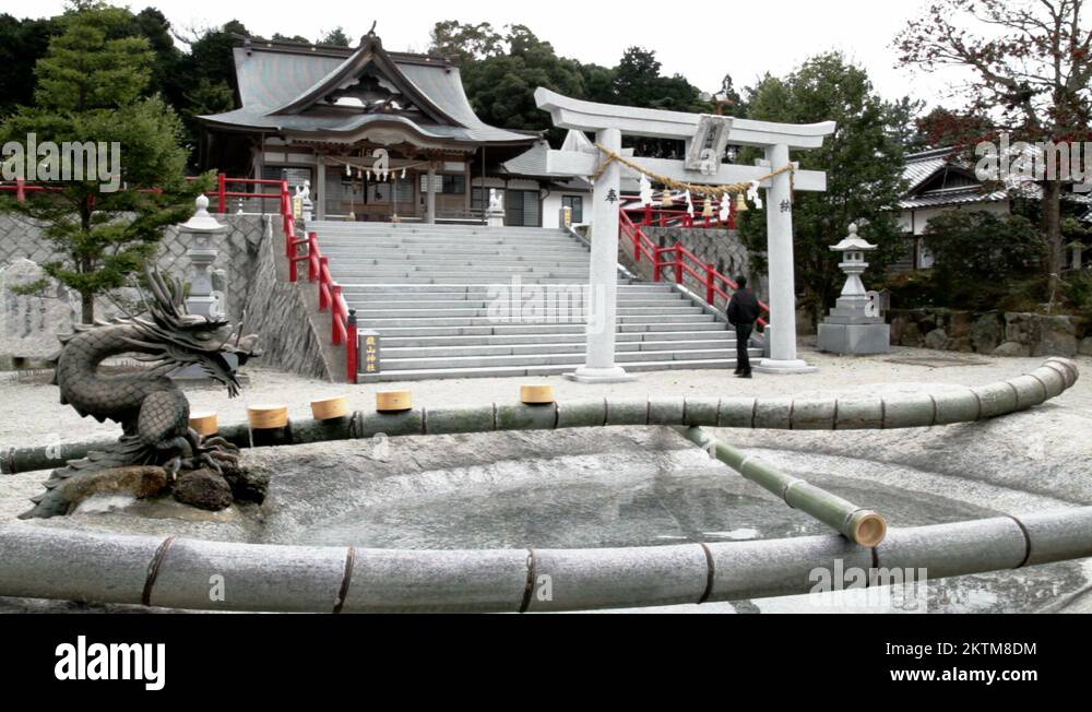 Dragon Head Fountain (1 person Stock Video Footage - Alamy