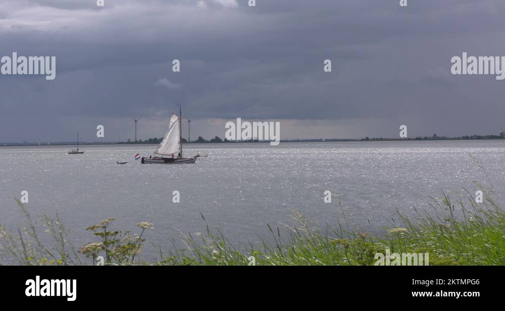Lowering sail Stock Videos & Footage - HD and 4K Video Clips - Alamy