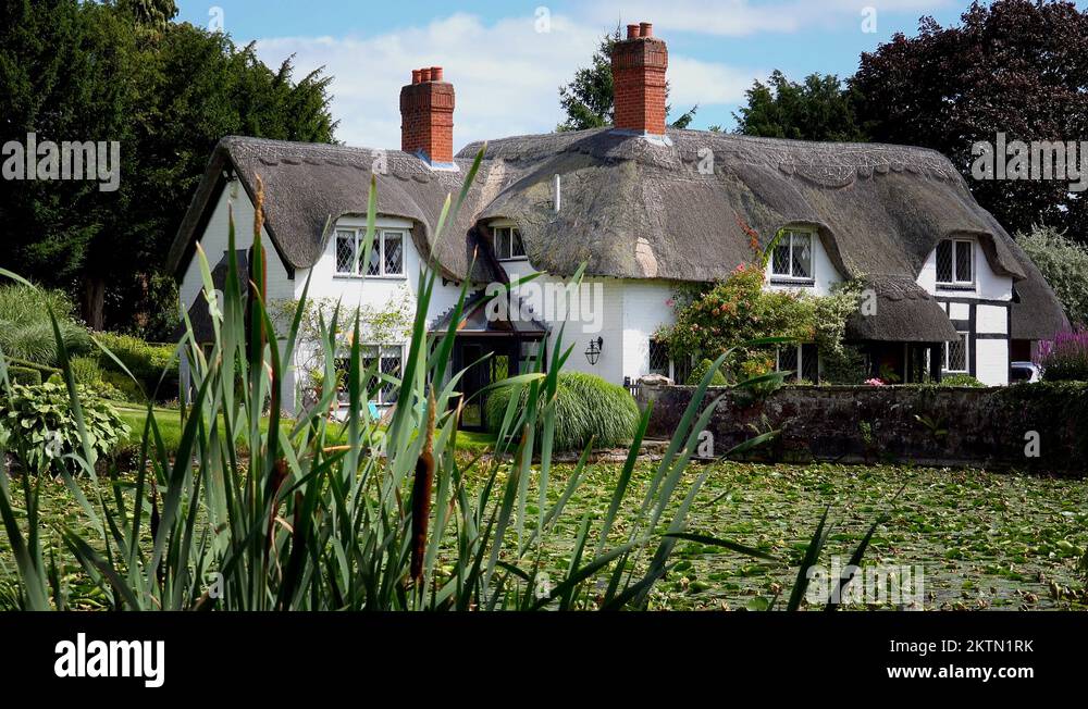 English gate house Stock Videos & Footage - HD and 4K Video Clips - Alamy